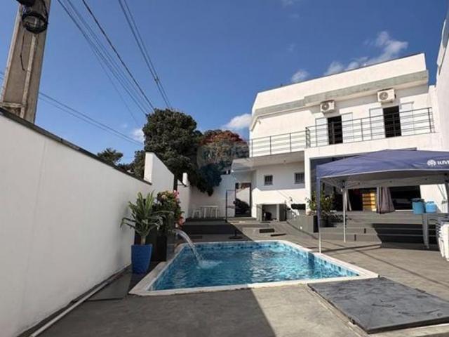 Casa para venda em Jardim Ipë de 381.84m² com 3 Quartos, 2 Suites e 3 Garagens