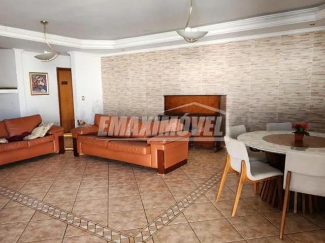 Casa para venda em Jardim Karolyne de 384.00m² com 4 Quartos, 2 Suites e 2 Garagens