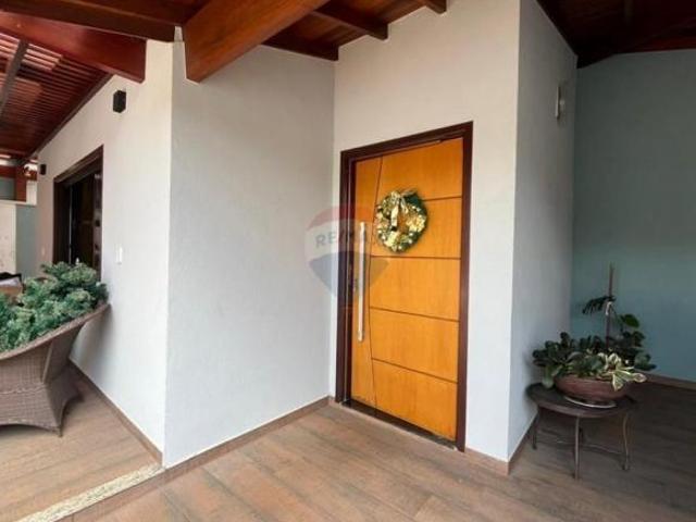 Casa para venda em Jardim Ludi de 240.00m² com 3 Quartos e 1 Suite