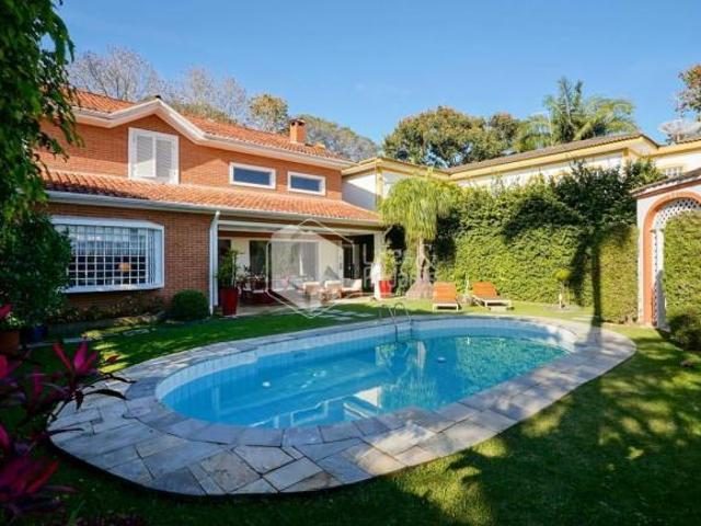 Casa para venda em Jardim Leonor com 3 quartos, sendo 3 suítes, 340m²