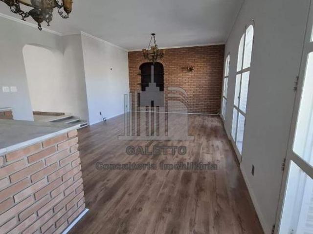 Casa para venda em Jardim Leonor de 212.00m² com 3 Quartos, 1 Suite e 4 Garagens