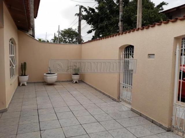 Casa para venda em Jardim Leocádia de 238.00m² com 3 Quartos, 1 Suite e 4 Garagens