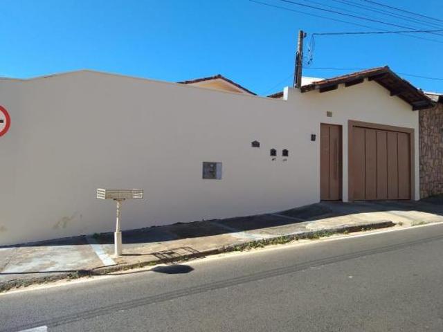 Casa para venda em Jardim Lima com 3 quartos, sendo 1 suíte, 250m²