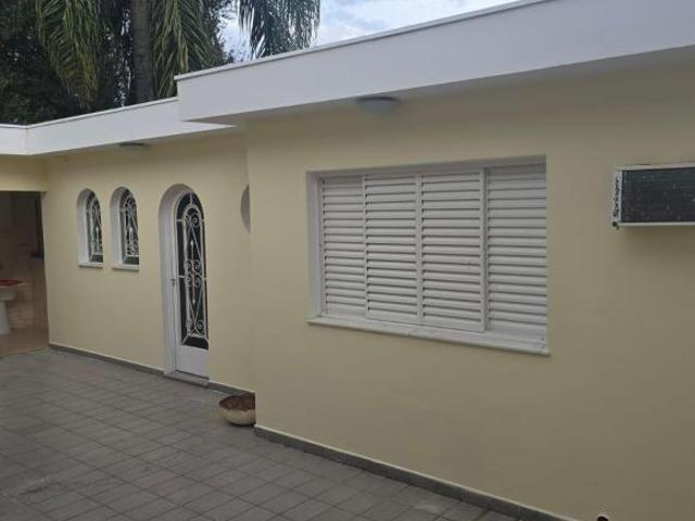 Casa para venda em Jardim Londrina de 181.00m² com 3 Quartos, 1 Suite e 2 Garagens