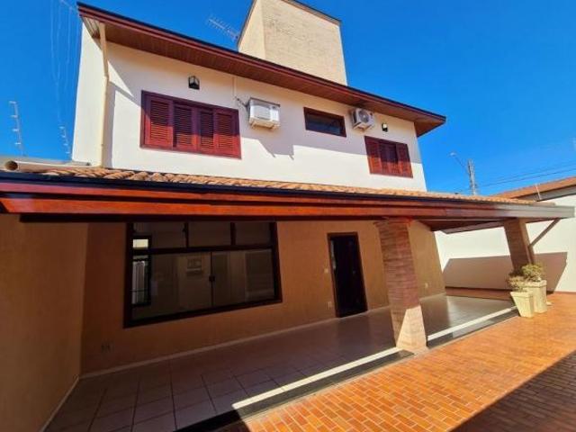 Casa para venda em Jardim Longatto de 267.00m² com 3 Quartos, 1 Suite e 4 Garagens