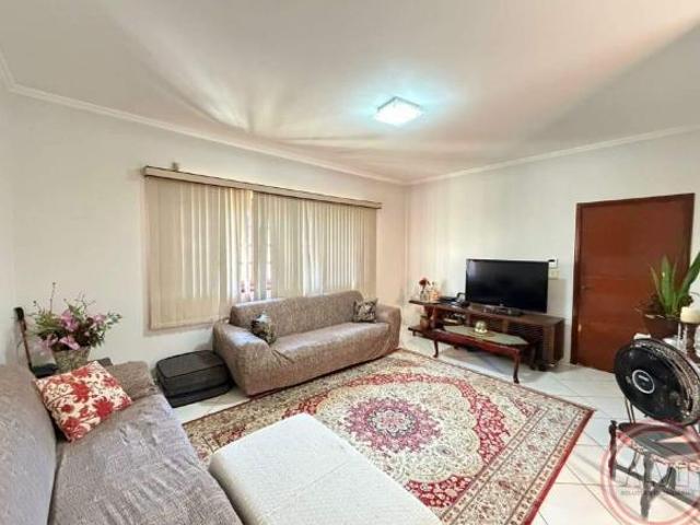 Casa para venda em Jardim Paulista de 244.00m² com 5 Quartos, 1 Suite e 5 Garagens