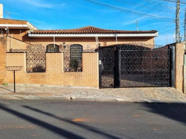Casa para venda em Jardim Paulistano de 230.00m² com 3 Quartos, 1 Suite e 3 Garagens