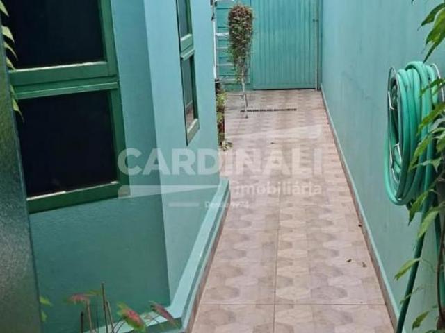 Casa para venda em Jardim Paulistano de 270.00m² com 3 Quartos, 1 Suite e 4 Garagens