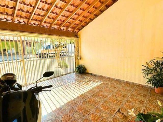 Casa para venda em Jardim Perola de 103.00m² com 2 Quartos, 1 Suite e 2 Garagens