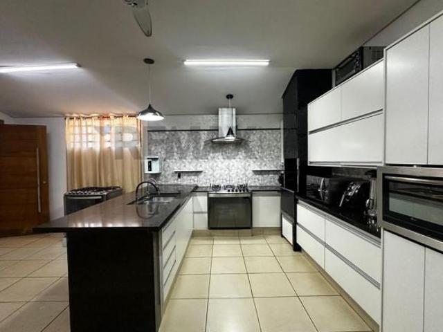 Casa para venda em Jardim Piratininga de 141.00m² com 4 Quartos, 2 Suites e 6 Garagens
