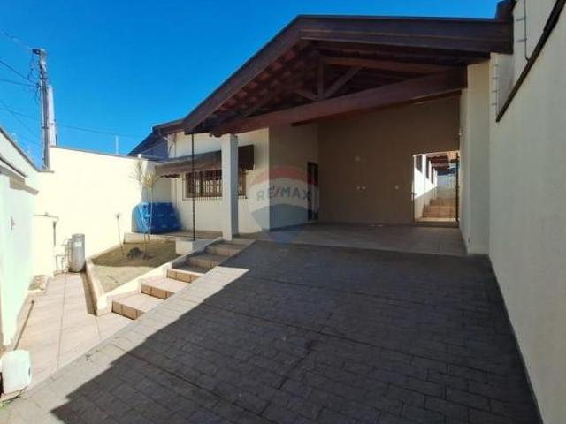 Casa para venda em Jardim Primavera de 179.00m² com 3 Quartos, 1 Suite e 2 Garagens