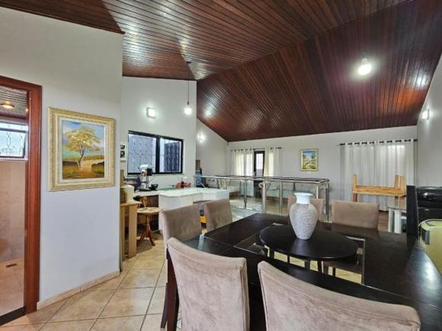 Casa para venda em Jardim Primavera de 217.00m² com 3 Quartos, 1 Suite e 2 Garagens