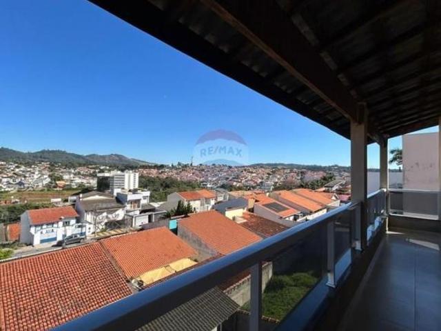 Casa para venda em Jardim Primavera de 386.00m² com 4 Quartos, 1 Suite e 2 Garagens