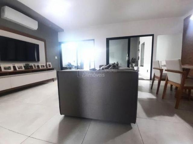 Casa para venda em Jardim Primor de 176.00m² com 3 Quartos, 2 Suites e 3 Garagens