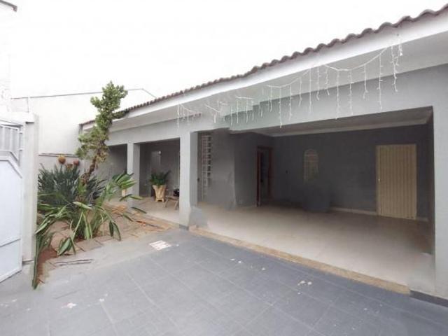 Casa para venda em Jardim Recanto dos Pássaros de 298.00m² com 5 Quartos e 4 Garagens
