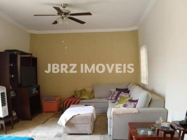 Casa para venda em Jardim Regente de 220.00m² com 3 Quartos, 1 Suite e 4 Garagens