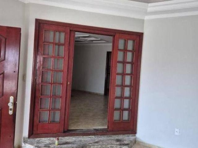 Casa para venda em Jardim Regina de 164.00m² com 4 Quartos, 2 Suites e 6 Garagens