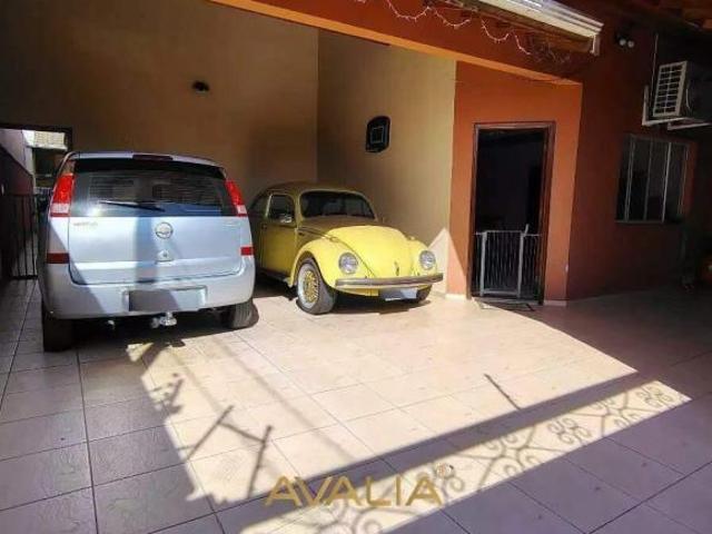Casa para venda em Jardim Regina de 175.00m² com 3 Quartos, 1 Suite e 3 Garagens