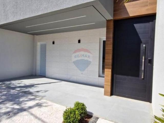 Casa para venda em Jardim Reserva Ipanema de 200.00m² com 3 Quartos, 1 Suite e 4 Garagens