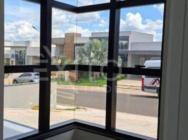 Casa para venda em Jardim Residencial Dona Maria José de 225.00m² com 3 Quartos, 3 Suites e 4 Garage