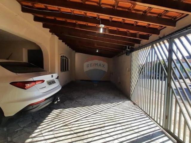 Casa para venda em Jardim Rosolém de 196.93m² com 4 Quartos e 2 Suites