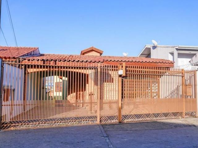Casa para venda em Jardim Rosália Alcolea de 363.00m² com 3 Quartos, 1 Suite e 4 Garagens