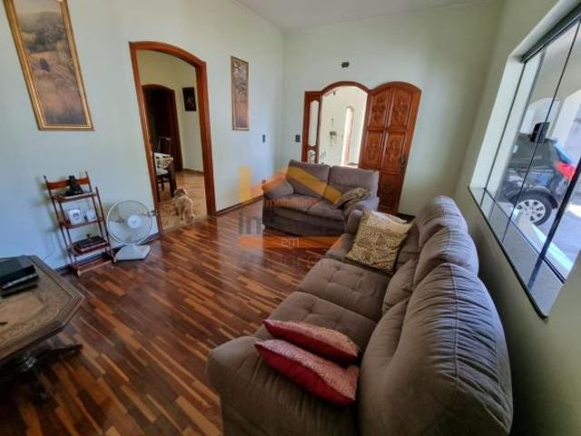 Casa para venda em Jardim São Vito de 229.75m² com 5 Quartos, 3 Suites e 2 Garagens