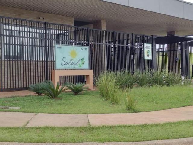 Casa para venda em Jardim São Francisco de 10.00m² com 1 Quarto, 1 Suite e 1 Garagem