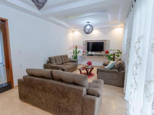 Casa para venda em Jardim São Jorge de 243.33m² com 3 Quartos, 1 Suite e 4 Garagens