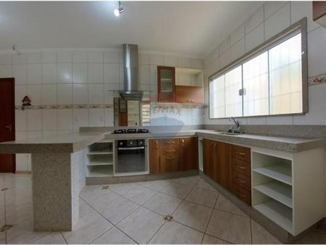 Casa para venda em Jardim São Pedro de 250.00m² com 4 Quartos e 4 Garagens
