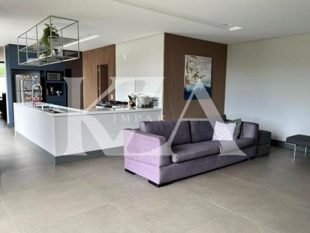 Casa para venda em Jardim Samambaia de 700.00m² com 3 Quartos, 3 Suites e 4 Garagens