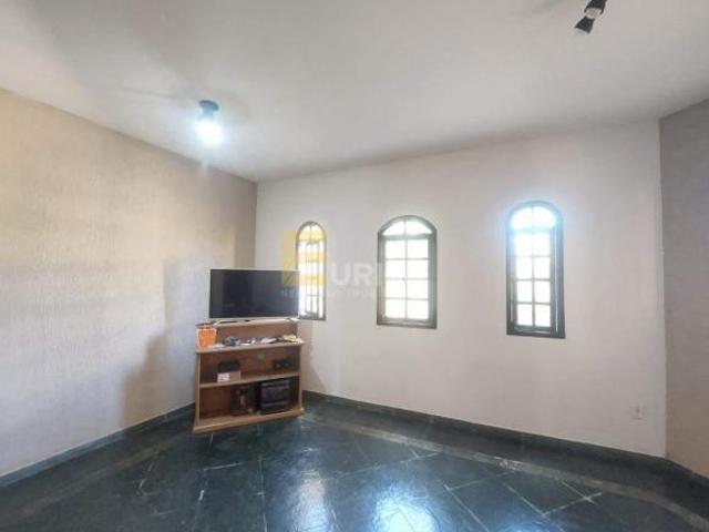 Casa para venda em Jardim Samambaia de 136.24m² com 2 Quartos, 2 Suites e 2 Garagens