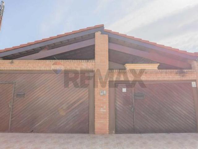 Casa para venda em Jardim Sandra de 144.00m² com 3 Quartos, 2 Suites e 2 Garagens