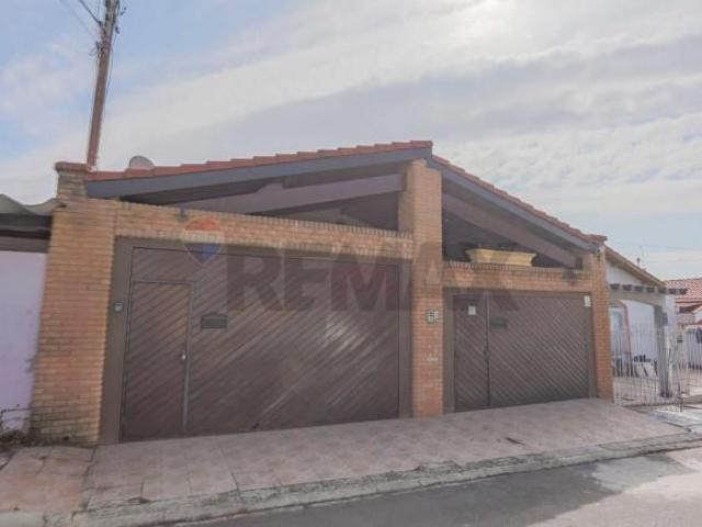 Casa para venda em Jardim Sandra de 262.00m² com 5 Quartos, 2 Suites e 4 Garagens
