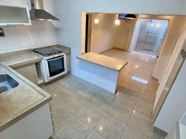 Casa para venda em Jardim Sans de 227.00m² com 3 Quartos, 1 Suite e 5 Garagens