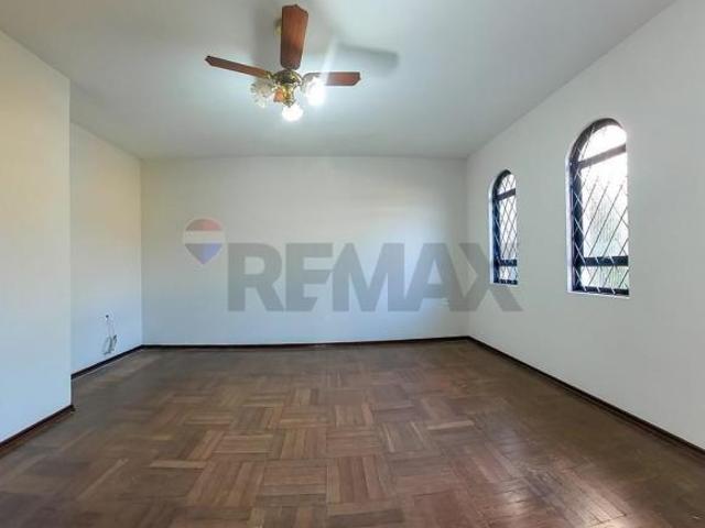 Casa para venda em Jardim Santa Marta de 178.00m² com 4 Quartos, 1 Suite e 4 Garagens