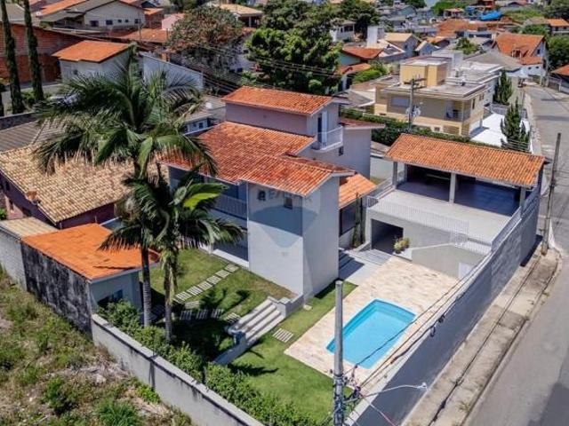 Casa para venda em Jardim Santa Bárbara de 407.00m² com 3 Quartos, 2 Suites e 4 Garagens