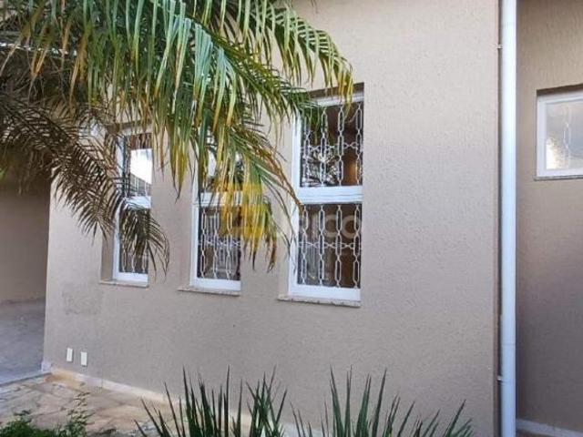 Casa para venda em JARDIM SANTA HELENA de 172.00m² com 3 Quartos, 1 Suite e 4 Garagens