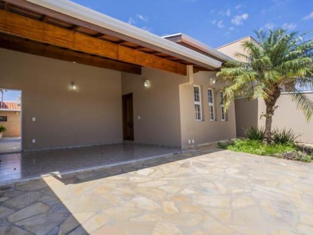 Casa para venda em Jardim Santa Helena de 178.00m² com 3 Quartos, 1 Suite e 4 Garagens