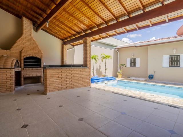 Casa para venda em Jardim Santa Helena em Valinhos São Paulo de 178.00m² com 3 Quartos, 1 Suíte e 4 Garagens