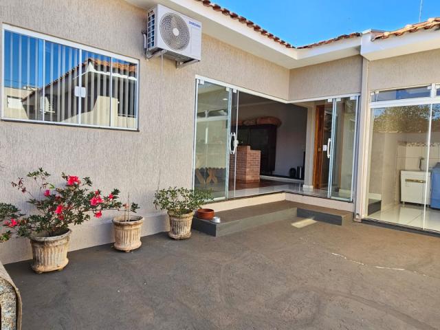Casa para venda em Jardim Santa Lúcia em Araraquara São Paulo de 184.00m² com 3 Quartos, 1 Suíte e 5 Garagens