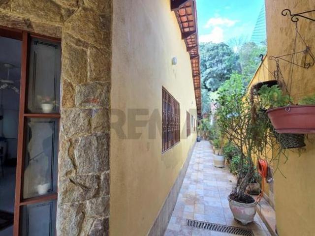 Casa para venda em Jardim Santa Rita De Cássia de 265.00m² com 4 Quartos, 4 Suites e 4 Garagens