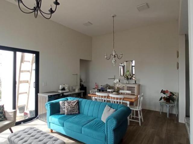 Casa para venda em Jardim Santa Rosa de 200.00m² com 2 Quartos, 1 Suite e 2 Garagens