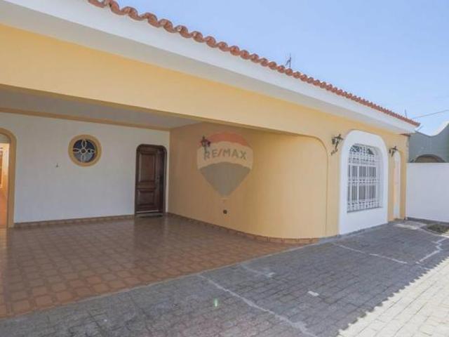 Casa para venda em Jardim Santa Rosália de 251.00m² com 3 Quartos, 1 Suite e 4 Garagens