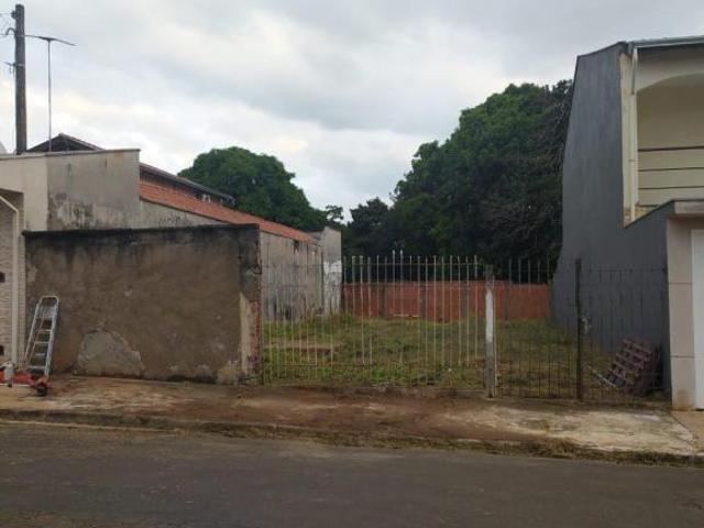 Casa para venda em Jardim Santa Silvia de 250.00m² com 1 Quarto, 1 Suite e 1 Garagem
