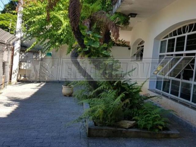 Casa para venda em Jardim Santa Terezinha de 477.00m² com 4 Quartos, 1 Suite e 4 Garagens
