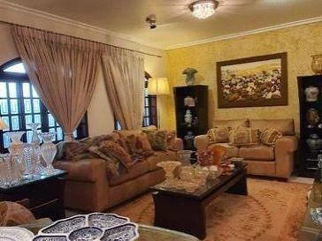 Casa para venda em Jardim Santa Teresa de 243.00m² com 3 Quartos, 2 Suites e 2 Garagens