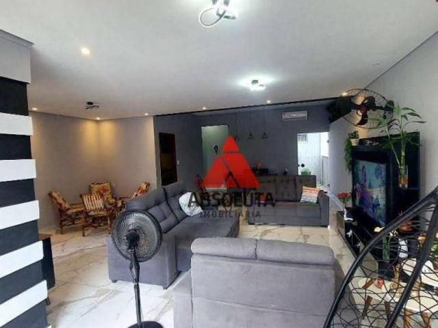 Casa para venda em Jardim Santana de 241.00m² com 3 Quartos, 1 Suite e 2 Garagens