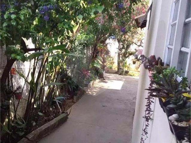 Casa para venda em Jardim Santhiago de 277.00m² com 3 Quartos e 1 Garagem