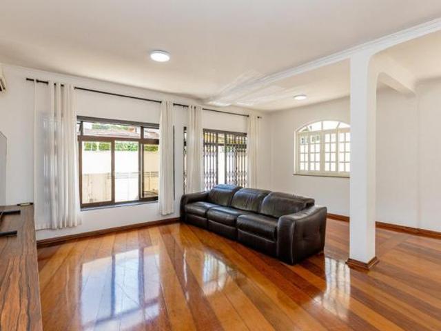 Casa para venda em Jardim Santo Amaro com 4 quartos, sendo 3 suítes, 315m²